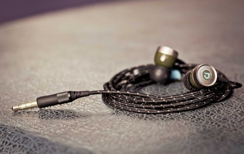 価格比較 オーディオフライ マイク＆コントローラー搭載ダイナミック密閉型カナルイヤホン(エキストラ･ヴァージン)Audiofly AF451 ...