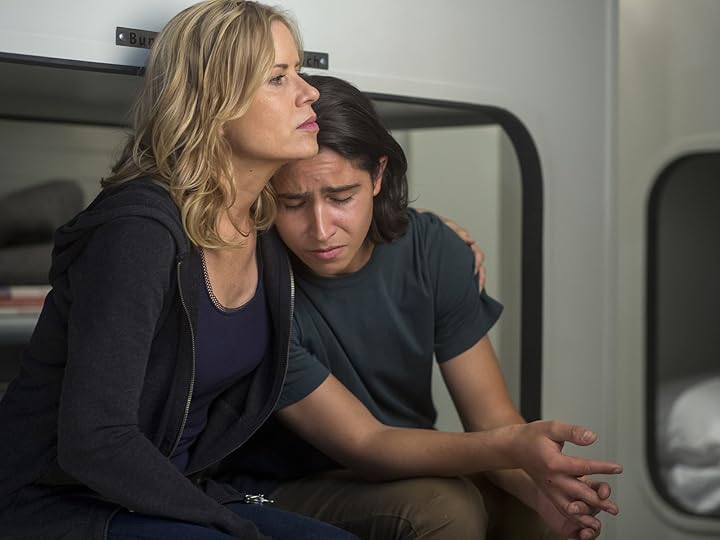 Amazon.co.jp: Fear the Walking Dead - Season 2 : Michael E. Satrazemis ...